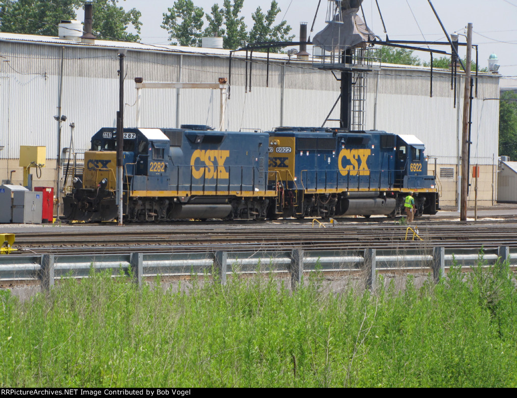 CSX 2282 and 6922